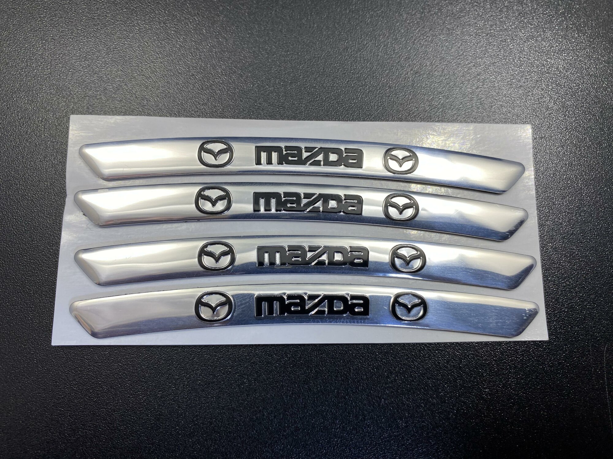 Эмблемы на диски мазда / шильдик на колеса с лого Mazda металл (4шт)