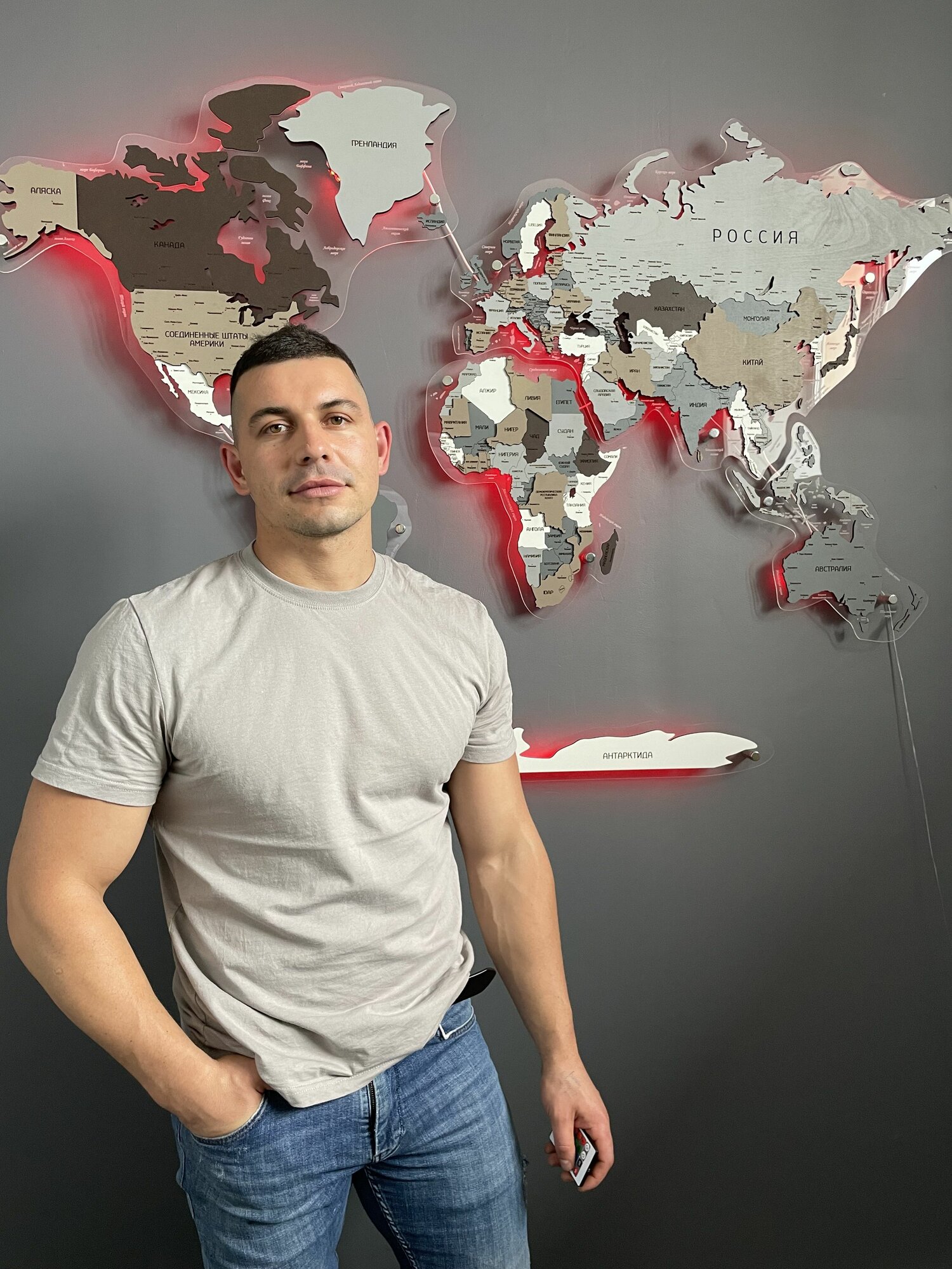 Карта мира настенная деревянная 3D многоуровневая Geografika С подсветкой 150 х 90 см "Кофейная". Панно и декор на стену для интерьера дома. Украшение, картина интерьерная из дерева в комнату