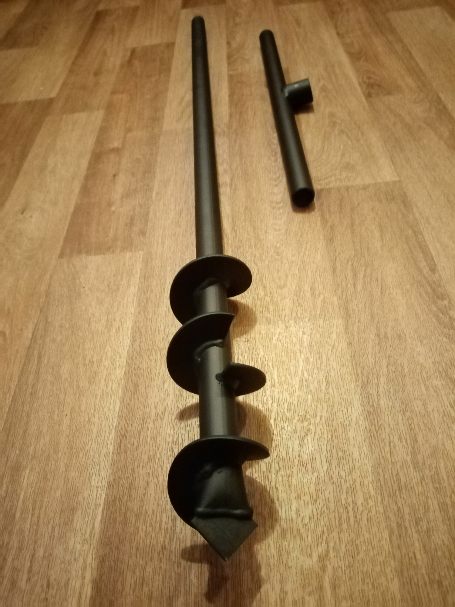 Бур садовый, 3х шнековый, D-70мм x1 метр, Т-образная рукоятка, металлический, чёрный