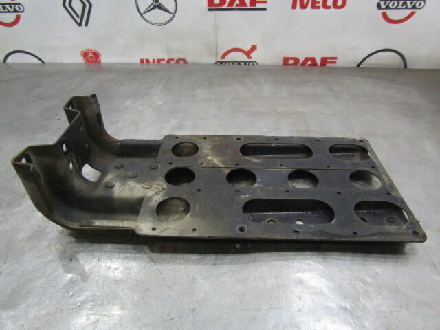 Кронштейн переднего крыла задний MAN TGX, TGA, TGS