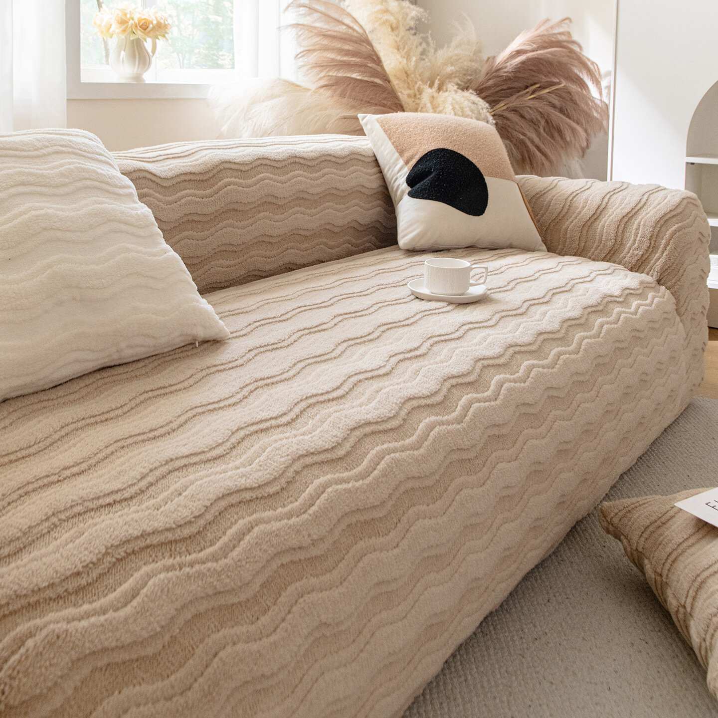 Толстый плюшевый чехол для дивана кремового цвета, зимний стиль 2025 года, новый чехол для дивана, полное покрытие, универсальная ткань для защиты от царапин кошек