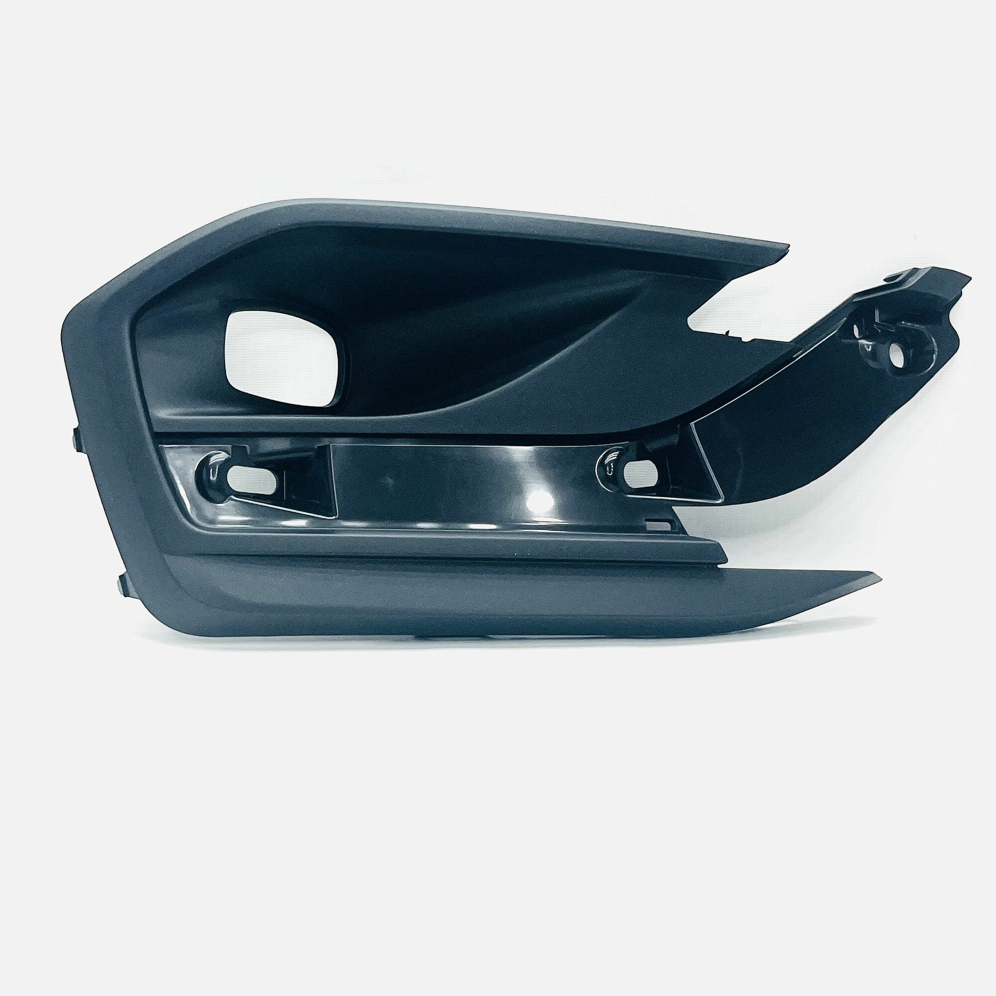 Очки противотуманных фар / Облицовка ПТФ без отверстия для парктроника Лада Веста НГ с 2023 г. (рамки туманок, правая)