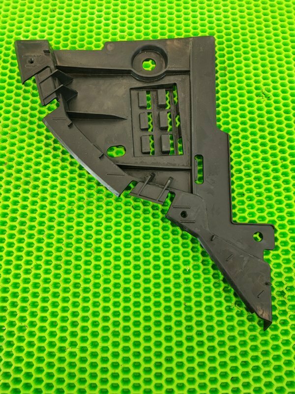 Пыльник бампера передний правый Renault Logan