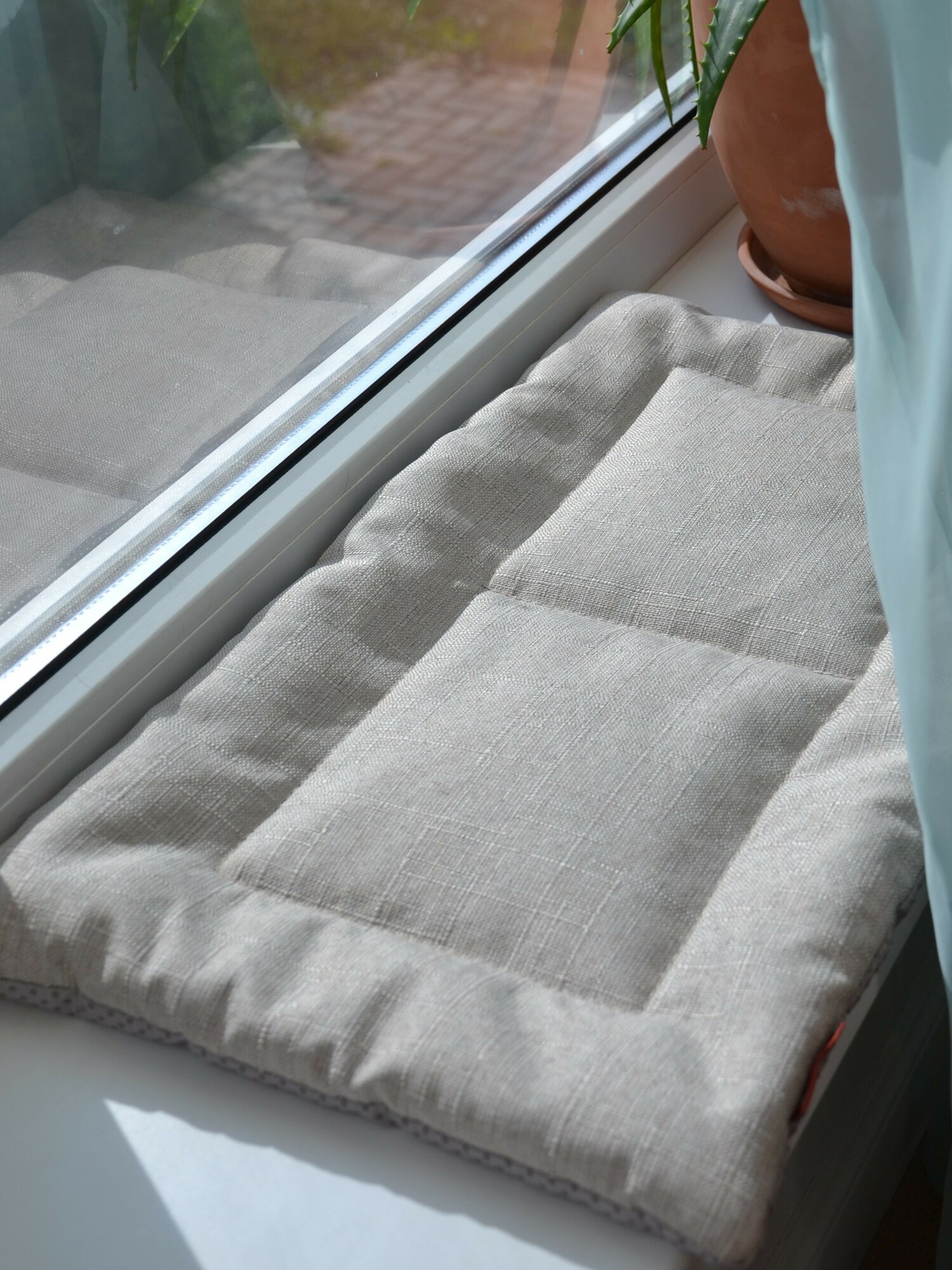 Лежанка для кошек на подоконник, собак антискользящая, 30х80 см