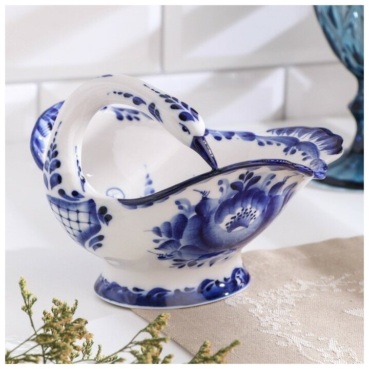 Конфетница фарфор «Лебедь», 18×15×12 см, гжель