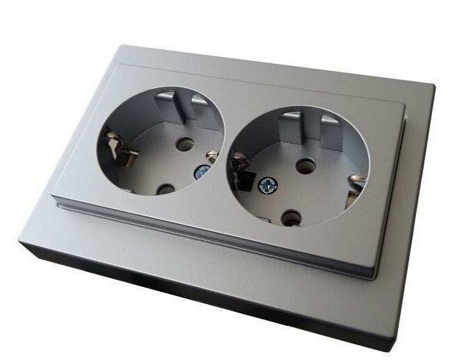Розетка двойная 2P+E Liregus Epsilon серебро 28-1761