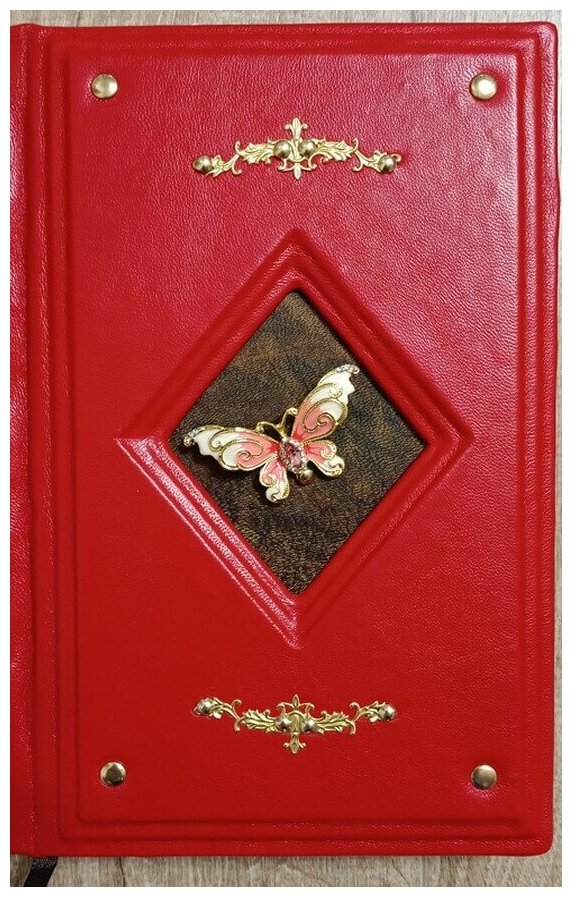 Подарочный ежедневник в кожаном переплете "Бабочка в тропиках"