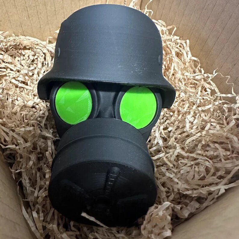 Чехол на фаркоп 3D печать в виде армейской каски и противогаза, защита приемной трубки от ржавчины