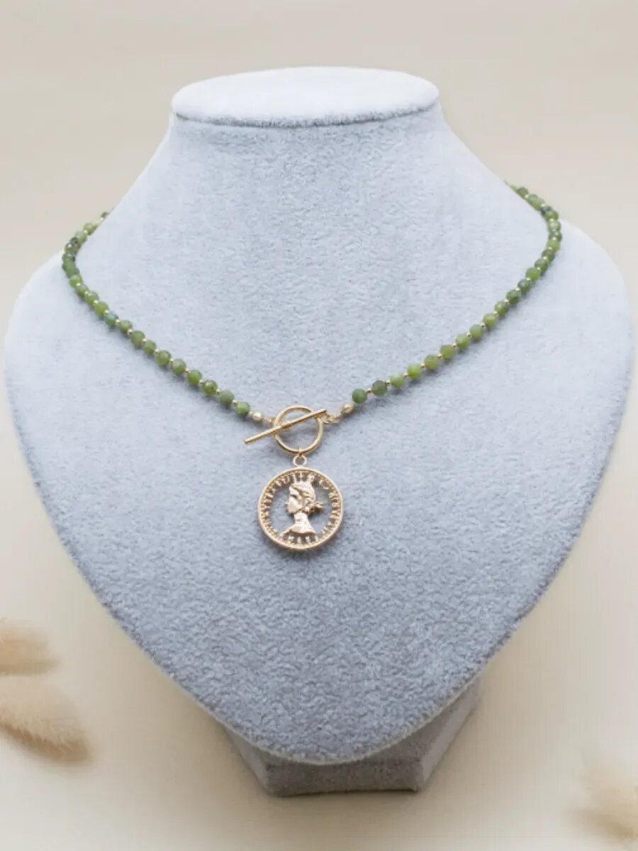 Колье, нефрит