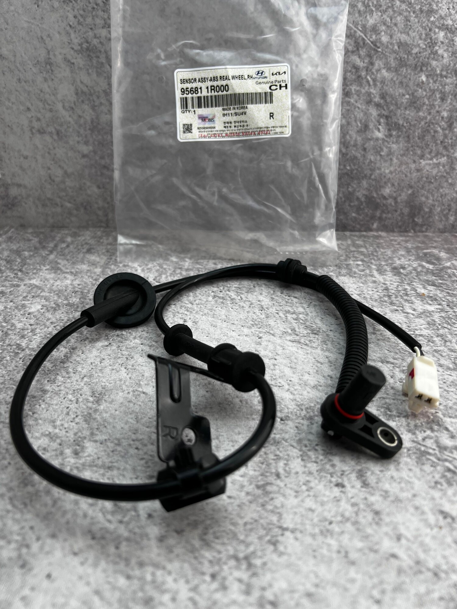 Датчик ABS задний правый. Для Kia Rio 3 2011-2017. Hyundai Solaris 2010-2017. Артикул - 956811r000.