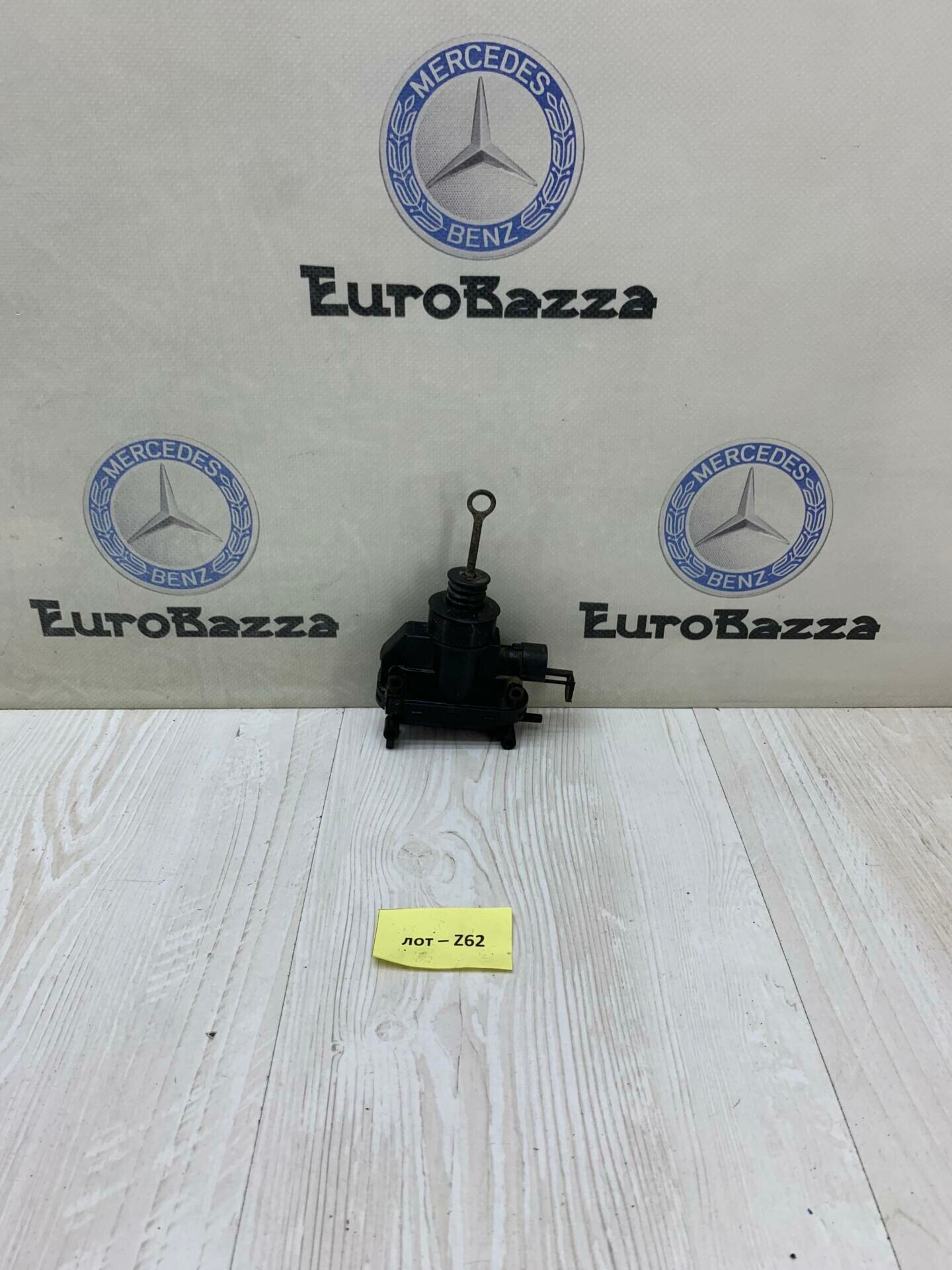 Активатор замка передней двери Mercedes W201 A1248002175