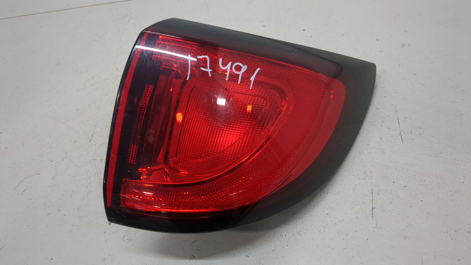 Фонарь (задний) правый Chrysler Voyager Б/У