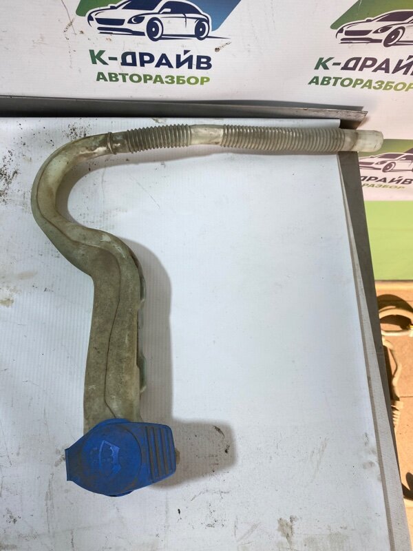 Горловина бачка стеклоомывателя AUDI Q7 1 (дорест. 2005—2009) 4L0955463