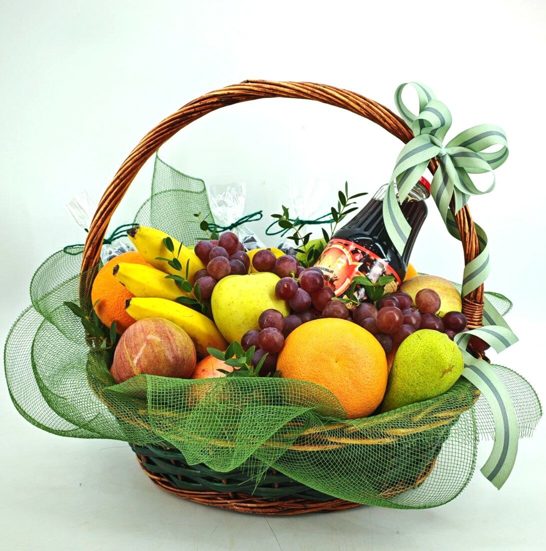 Большая подарочная фруктовая корзина с гранатовым соком "Корзина здоровья, витаминный коктейль"