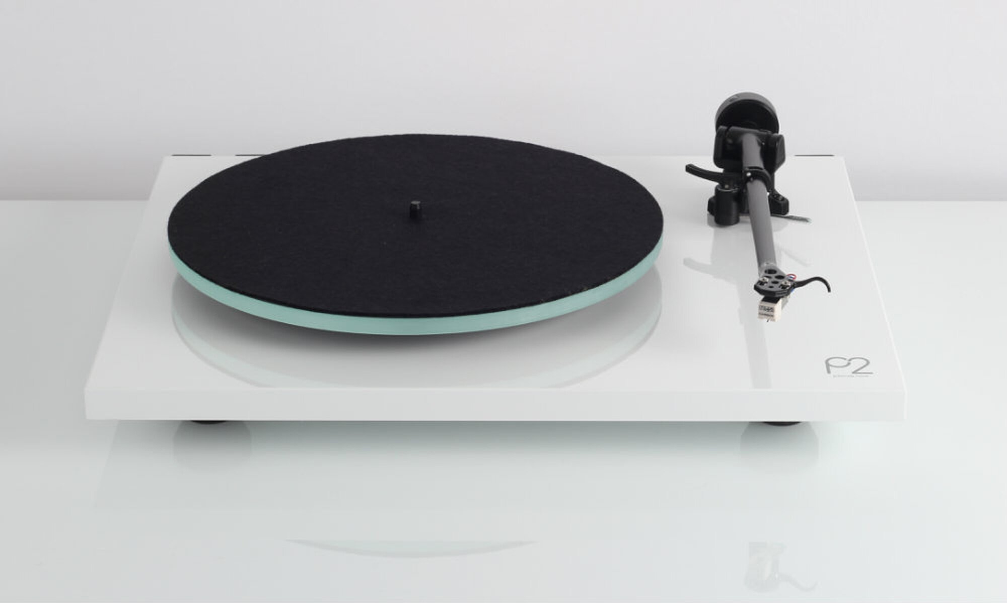 Rega PLANAR 2 White - проигрыватель виниловых пластинок, белая