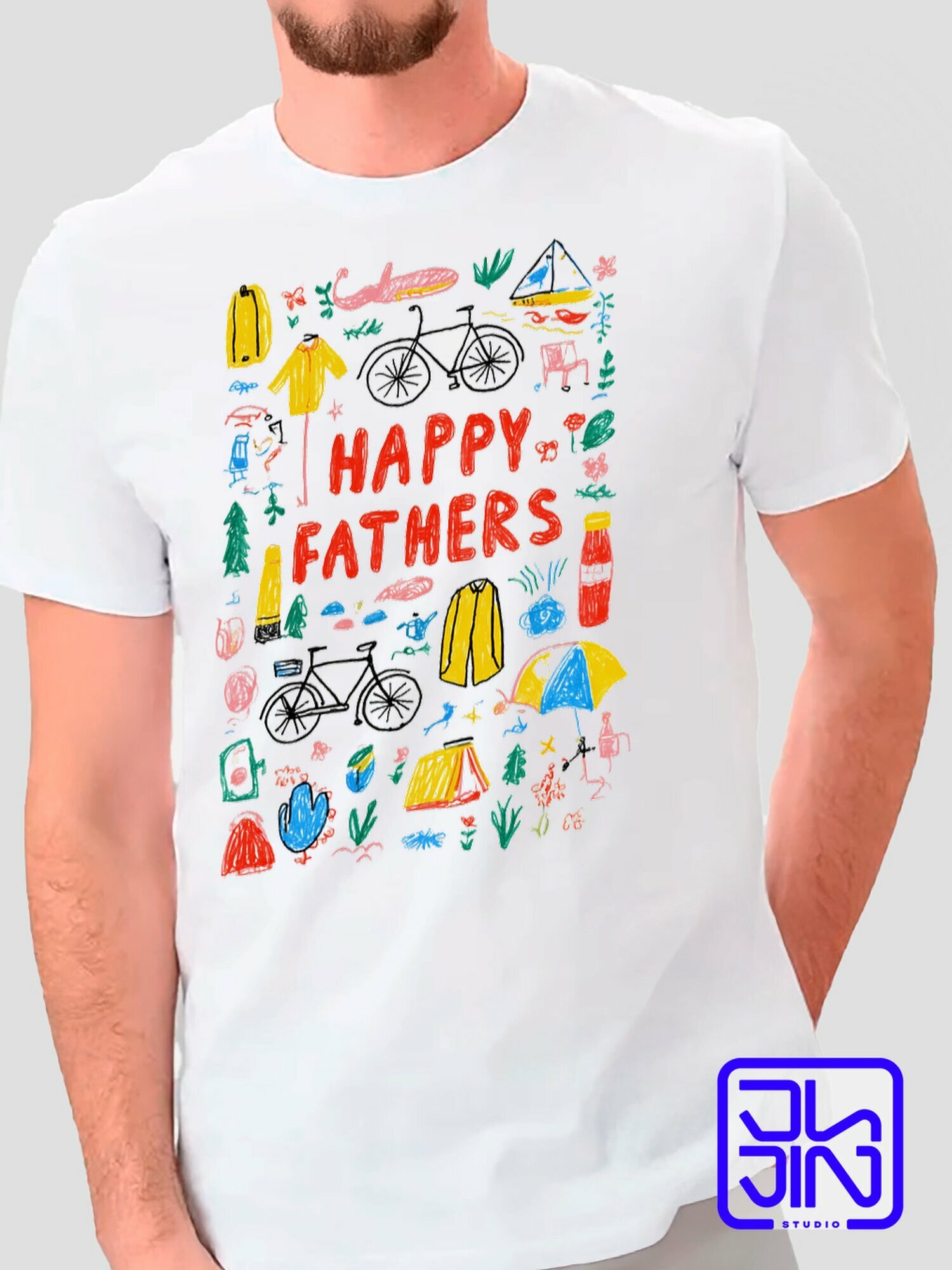 Футболка классическая мужская с авторским принтом Веселая черно-белая иллюстрация с велосипедом и смешной палаткой для кемпинга, белый хлопковый трикотаж с прикольным рисунком на груди