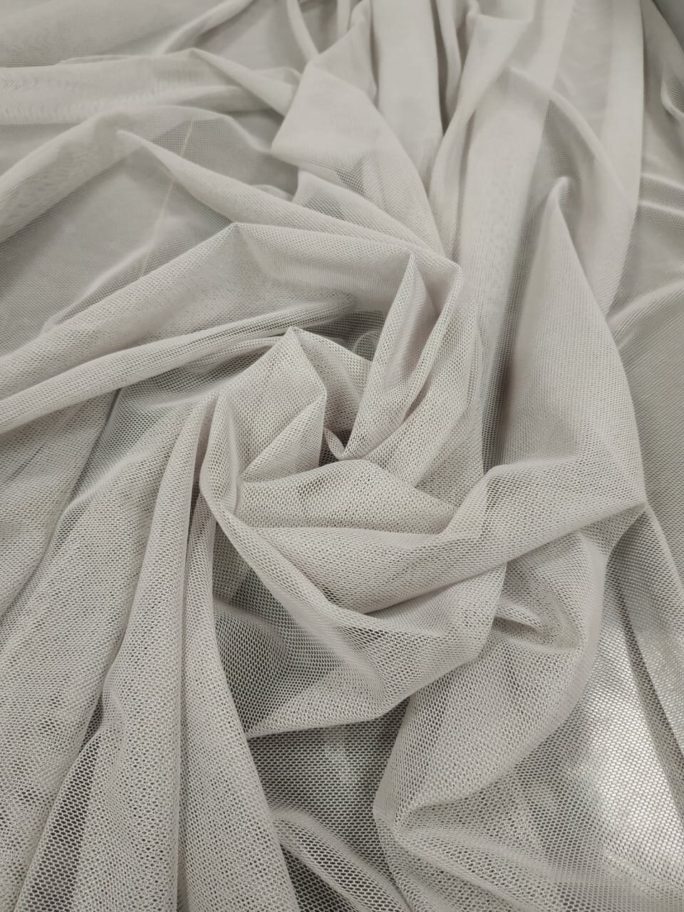 Сетка-стрейч светло-серый ткань для пошива гимнастических купальников, платьев для фигурного катания и рукоделия, отрез 1м, ширина 150 см.