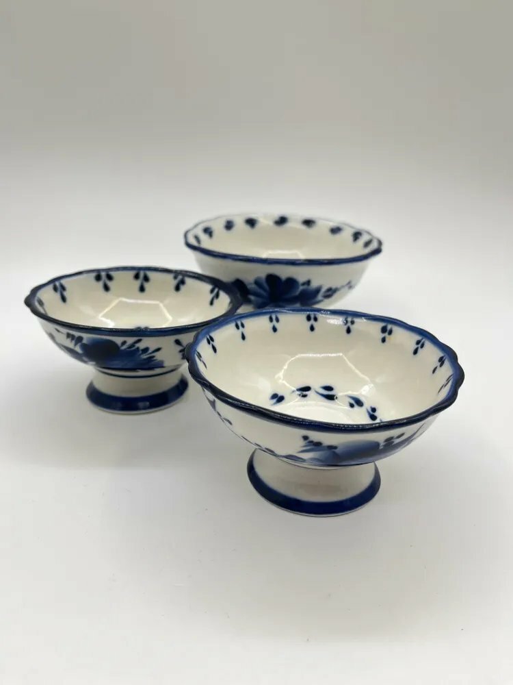 Набор из 3 креманок разного размера с расписным цветочным декором, Гжель, фарфор