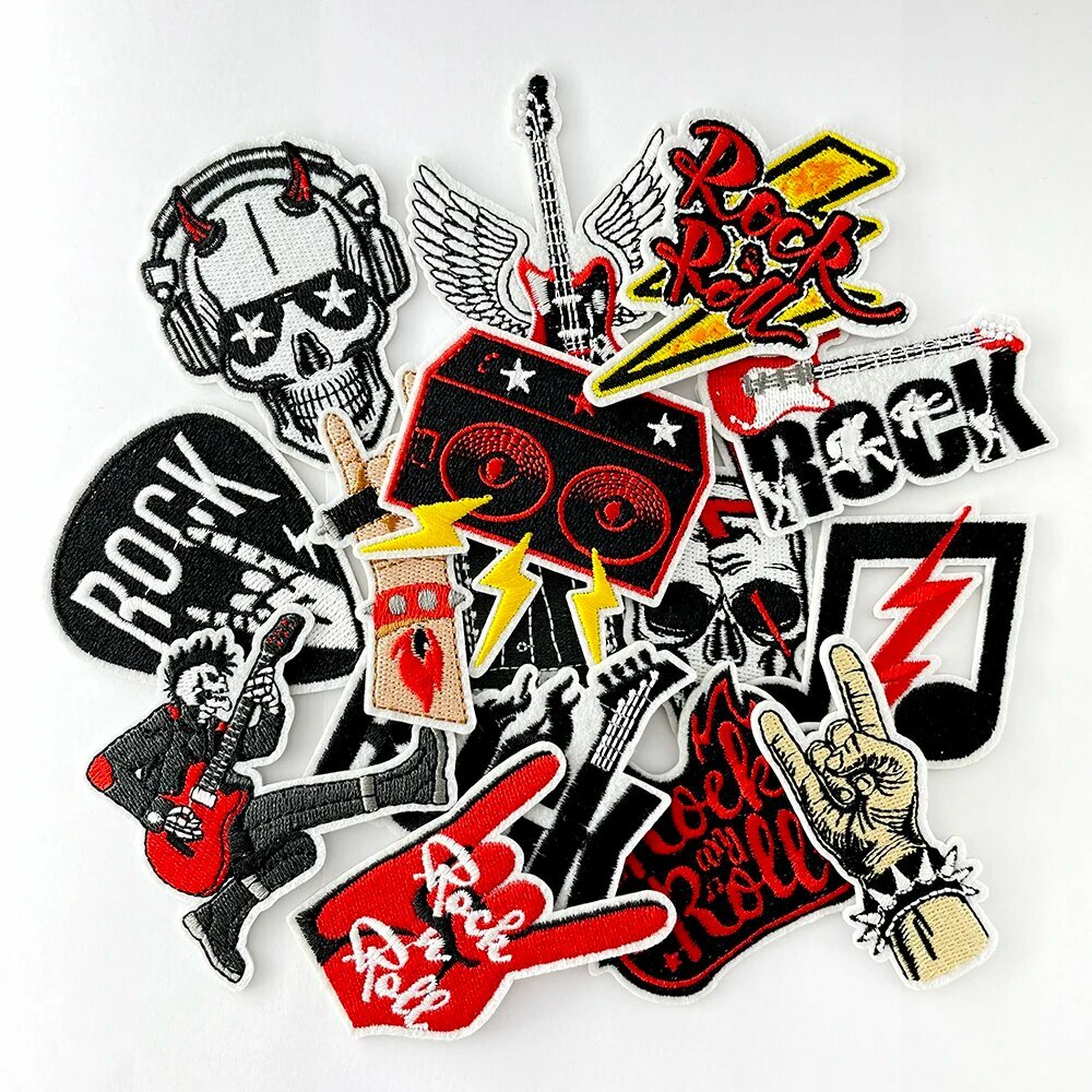 Набор из 15 тканевых вышитых патчей