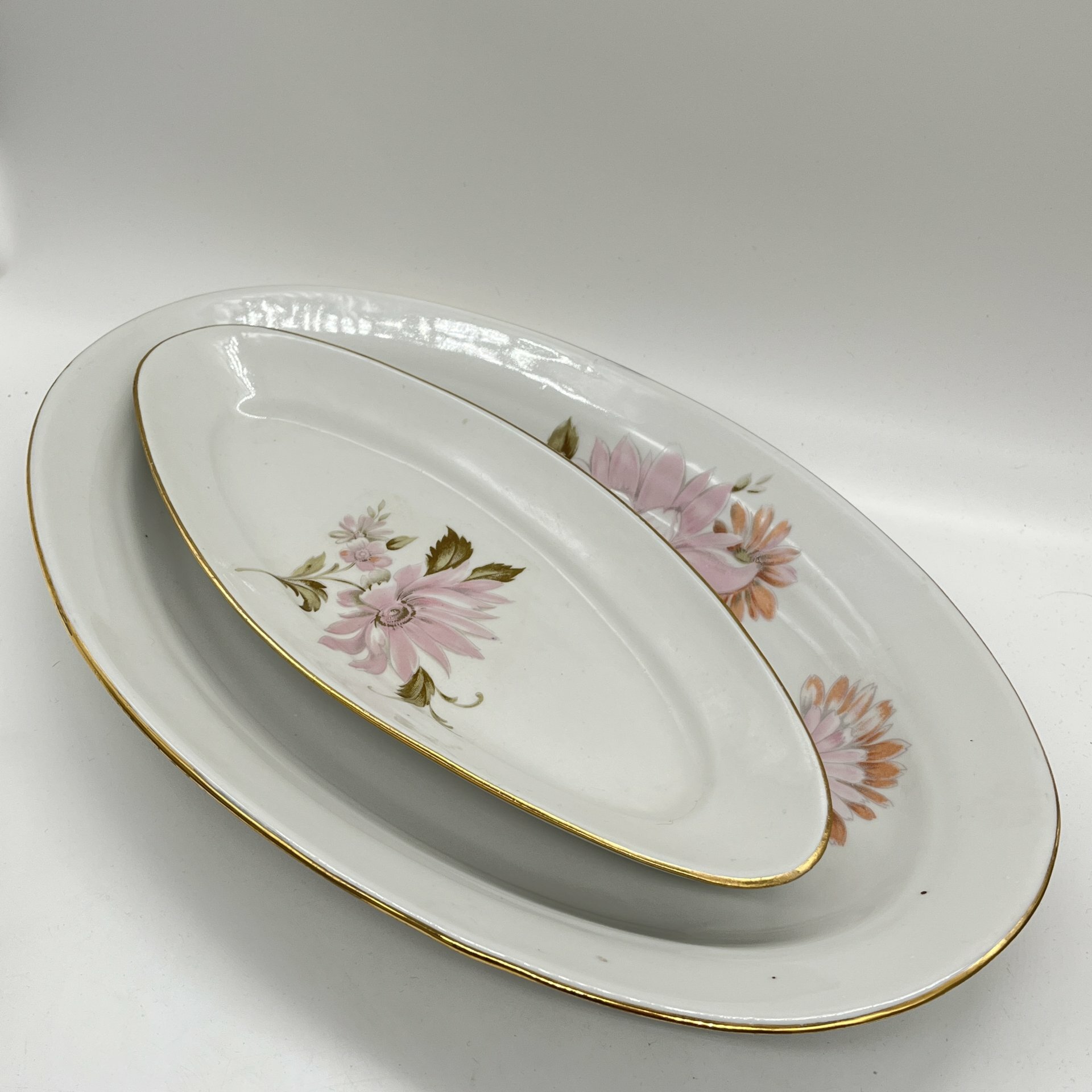 Селедочница и сервировочное блюдо с цветочным декором, фарфор, деколь