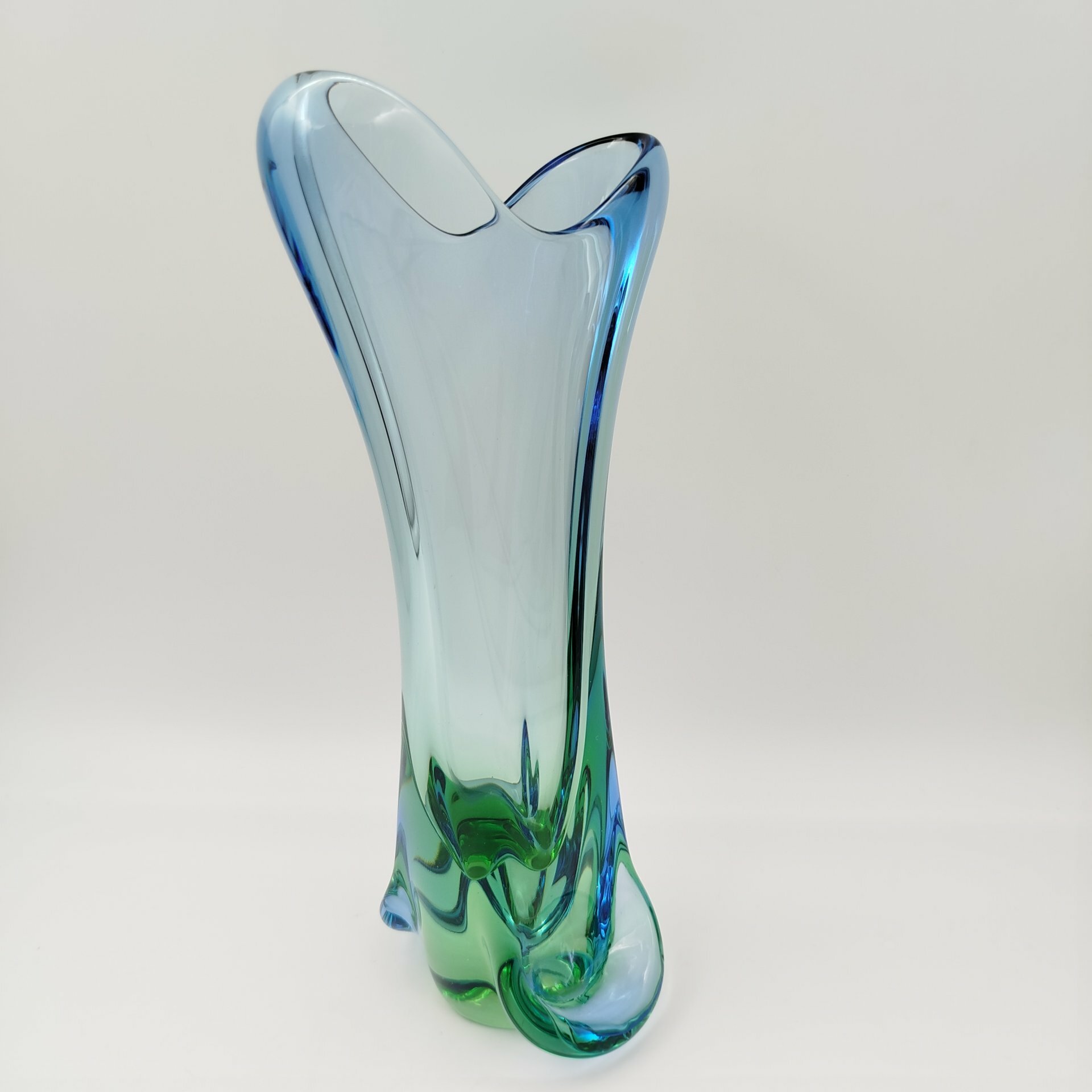 Ваза для цветов сине-зеленого оттенка, дизайнер Emanuel Baranek, стекло, гутная техника