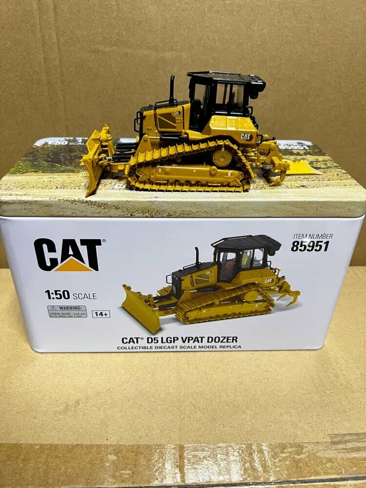 Масштабная модель бульдозера Cat D5 LGP VPAT 1:50 с открывающимися дверьми из металлического сплава, арт. 85951