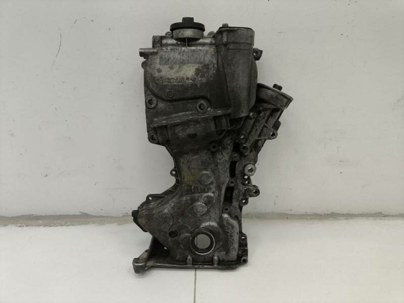 Крышка двигателя передняя Volkswagen Polo Sed RUS 2011 кат.номер: 03C109210BT