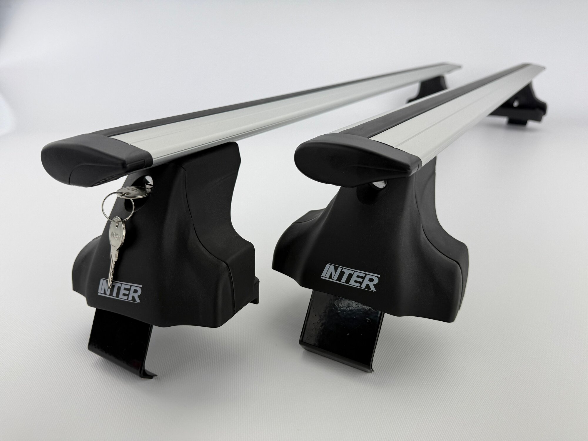 Багажник на крышу Шкода Рапид 2020-н. в. Skoda Rapid, Крепление Inter Spectr штатные места в дверных проемах автомобиля с крыловидными серебристыми попереченами + замок