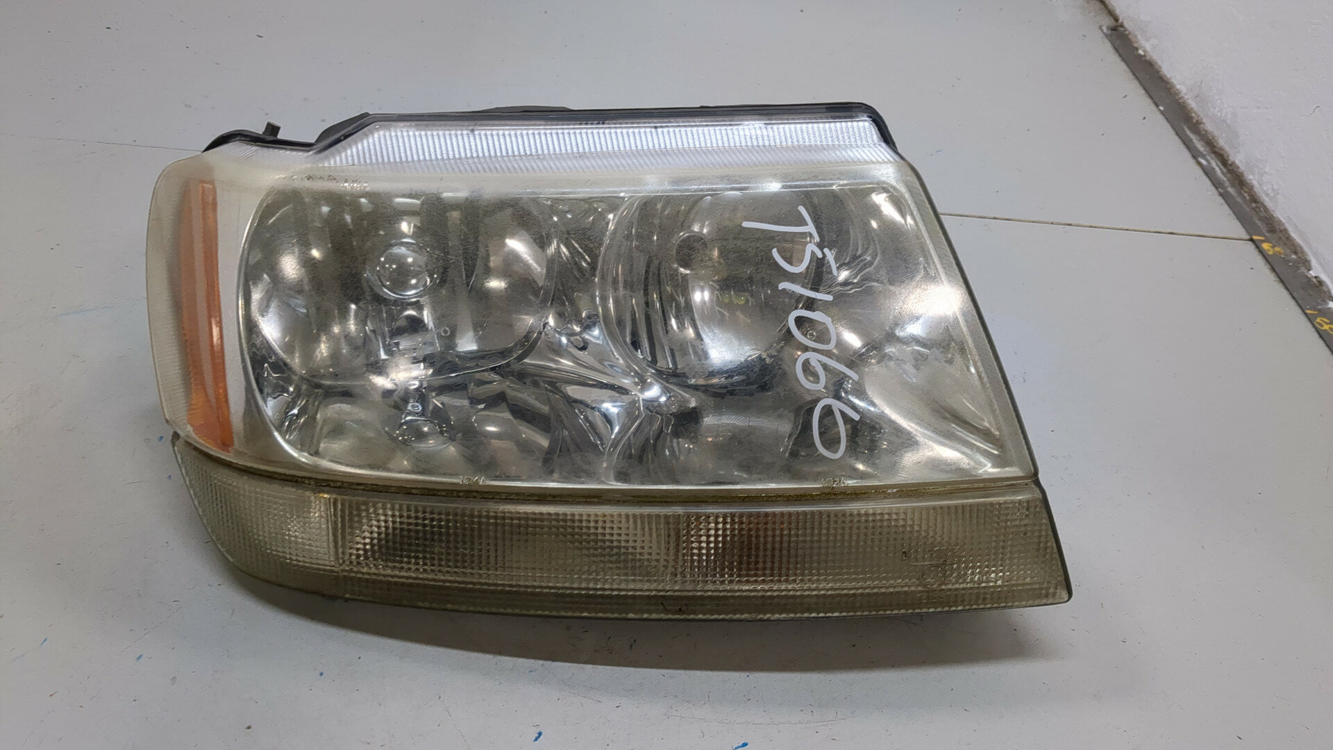 Фара (передняя) правая Jeep Grand Cherokee Б/У