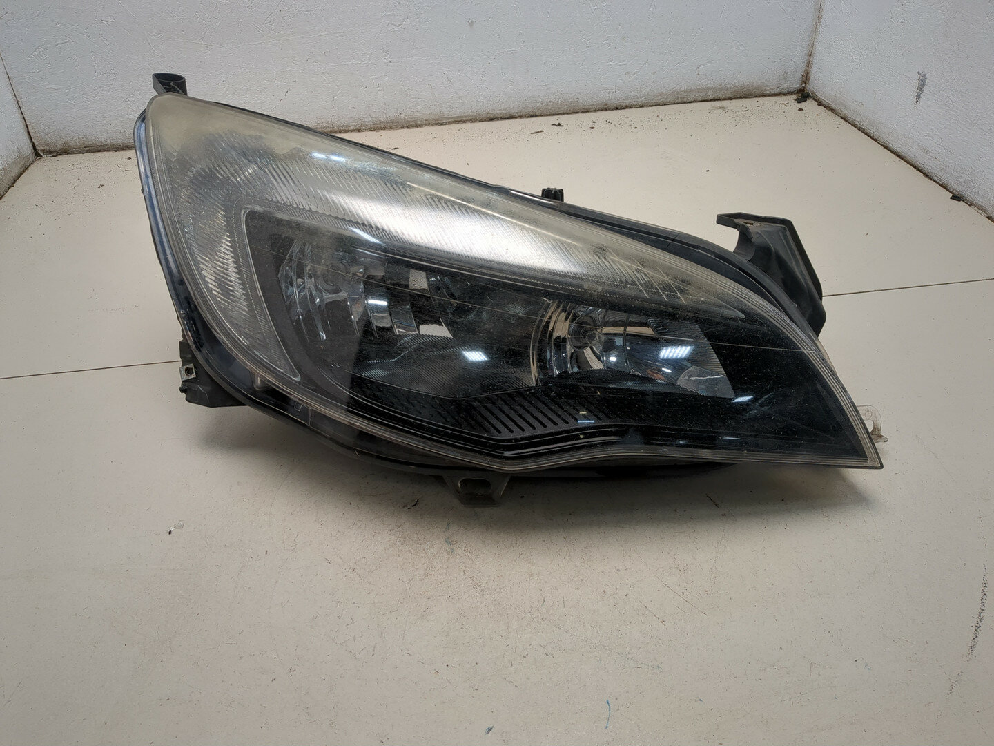 Фара (передняя) правая Opel Astra J Б/У