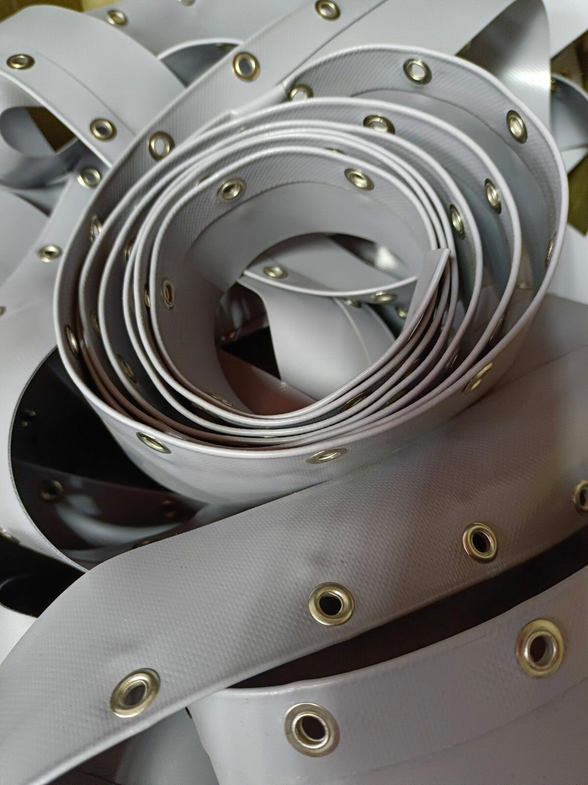 Люверсная лента усиленная (крепление), высота 6 см, шаг 5 см, диаметр люверса 6 мм (Латунь), 10 м