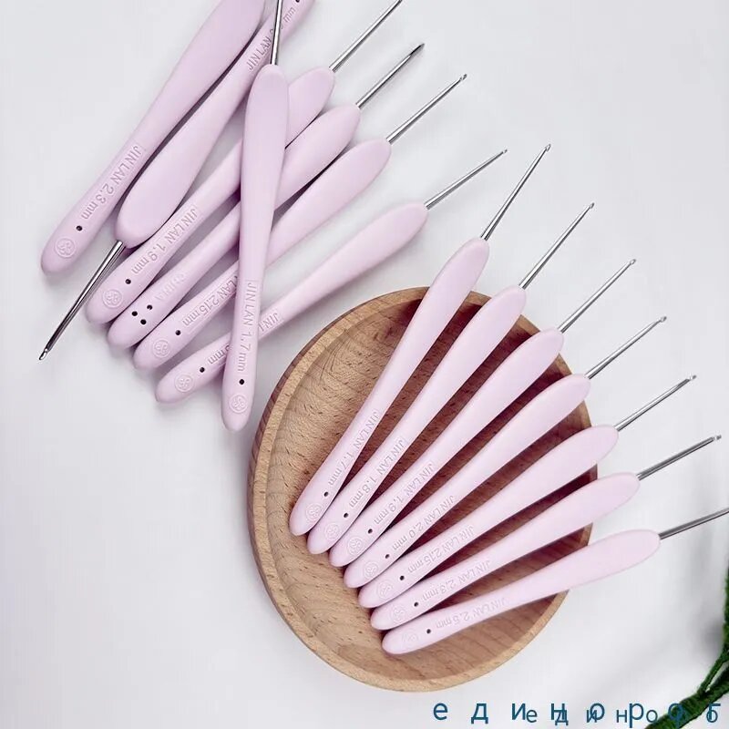 Крючок для вязания JinLan с мягкой прорезиненной ручкой и стальным наконечником 1,0мм