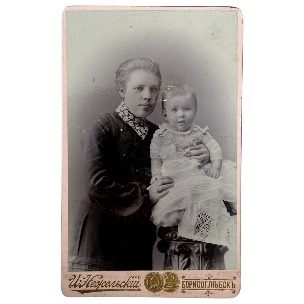Фотография "Мама с дочкой", формат "Визитный", 1890-1917 г, фотограф Нежельский И. Ф, Борисоглебск