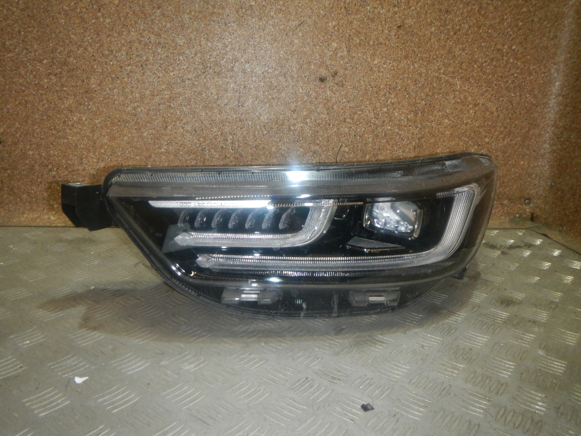 Б/У Фара левая, Chery (Чери)-TIGGO 8 PRO MAX (22-) Chery TIGGO 8 PRO MAX (22-) Сломано 3 крепления, нет куска корпуса, с...