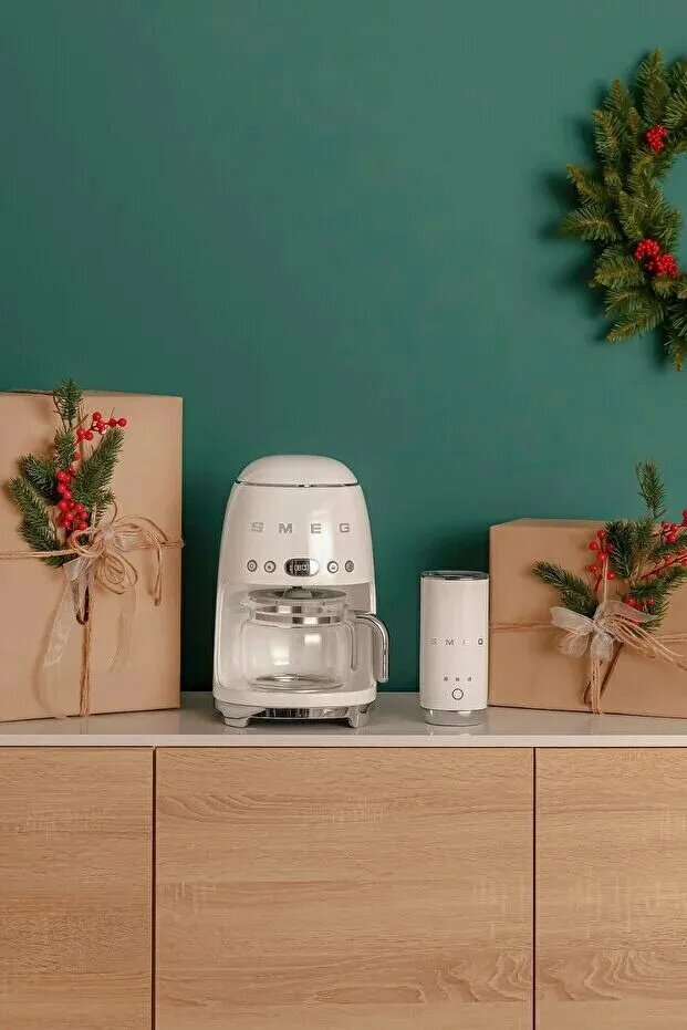 Кофеварка Smeg GC-23048 DCF02GREU, капельная, для 1 чашки, белая