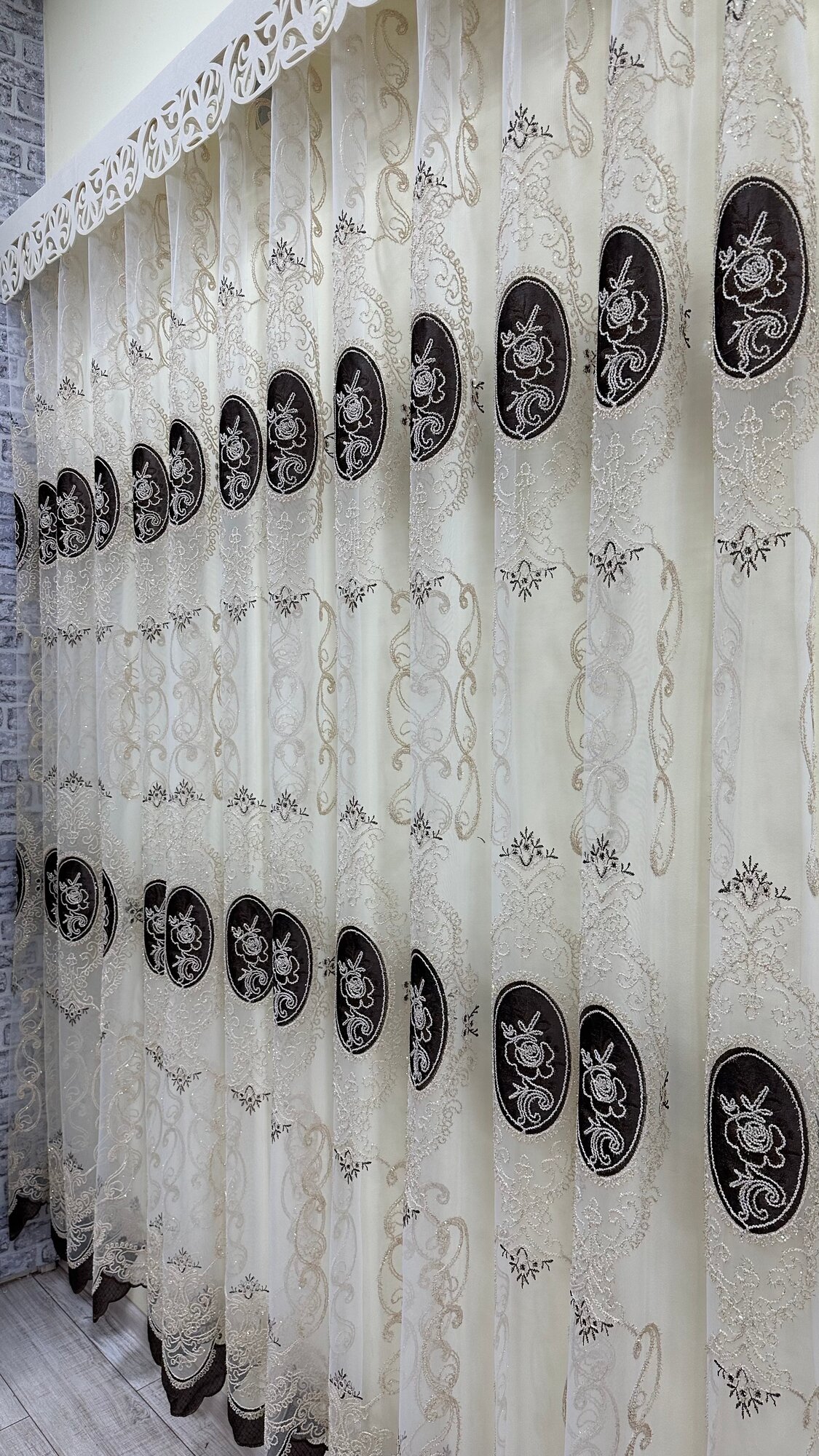 Сеточка с кордовой вышивкой и бархатными вставками, ширина 5м, высота 2,7м