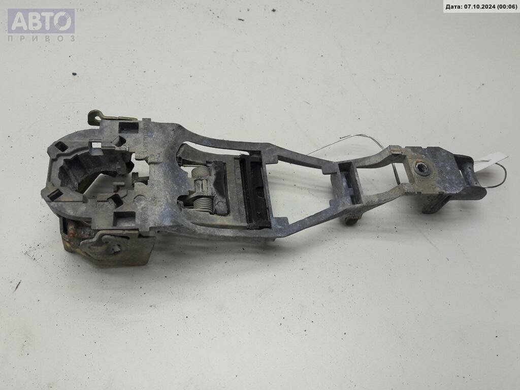 Корпус (держатель) ручки двери передней правой Volkswagen Passat B5+ (GP)
