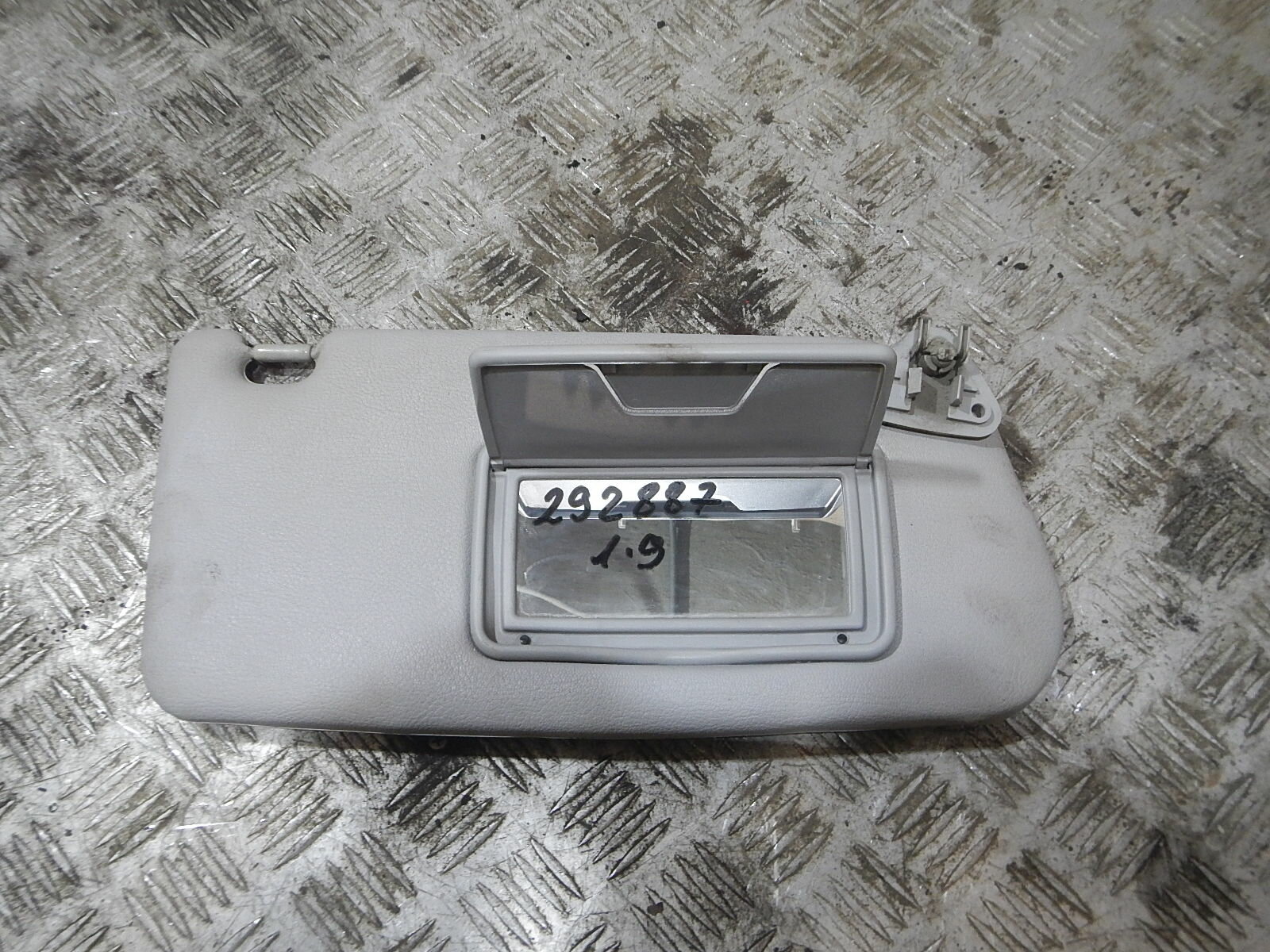 Б/У Козырек солнцезащитный, Mitsubishi (Митсубиси)-LANCER 9 (CS) (03-06) MITSUBISHI LANCER 9 (CS) (03-06) Грязный 292887...