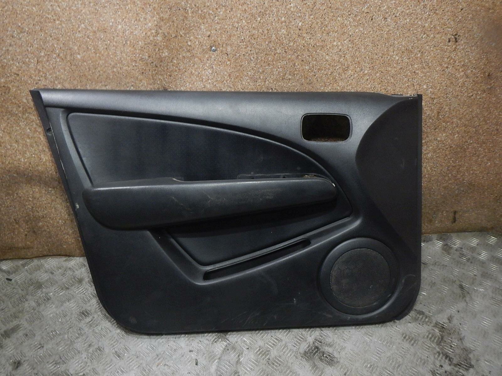 Б/У Обшивка двери передней левой, Mitsubishi (Митсубиси)-OUTLANDER (03-09) MITSUBISHI OUTLANDER (03-09) Царапины. 427882...