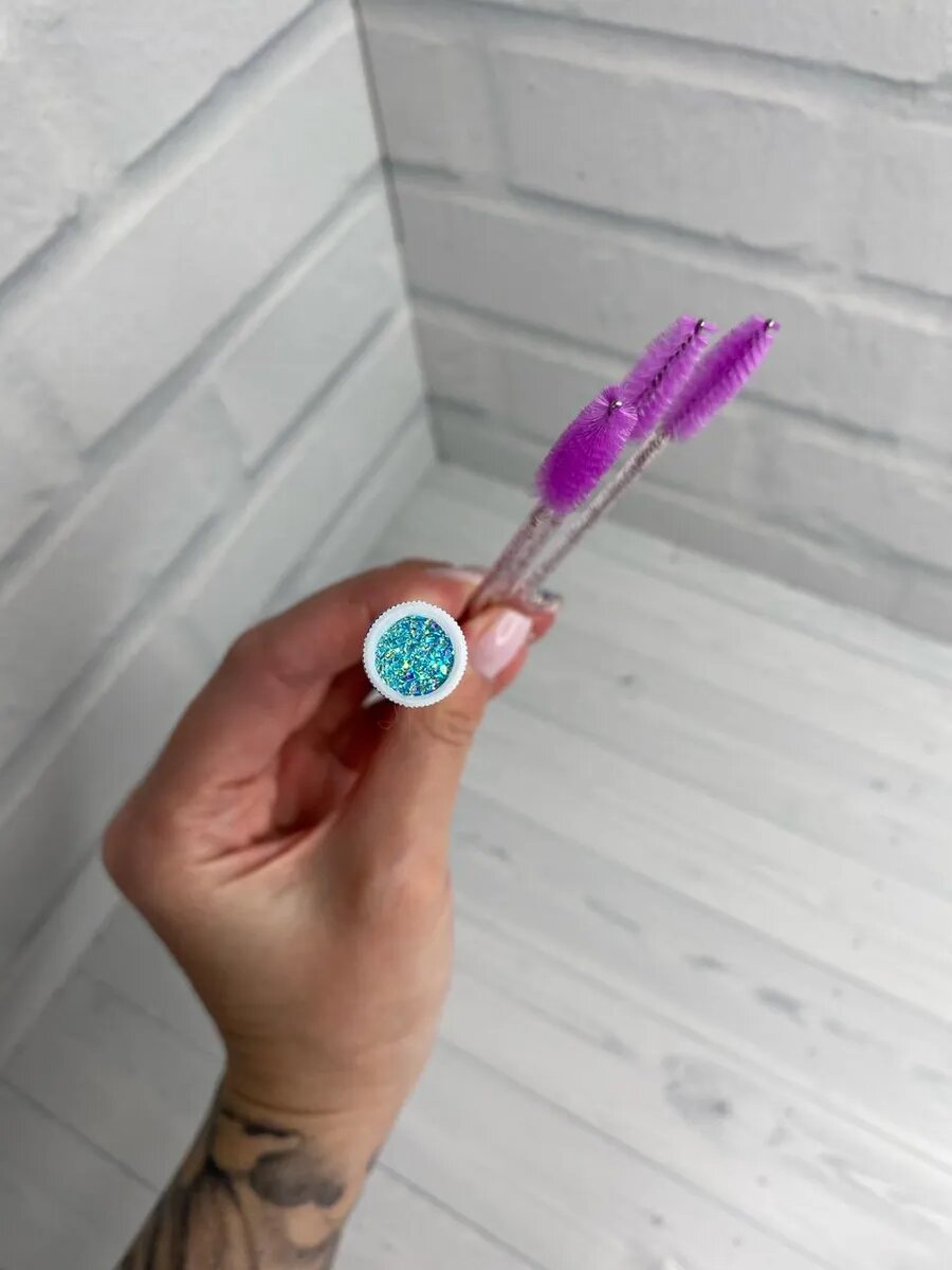 Щеточка для ресниц и бровей в колбе 1 штука