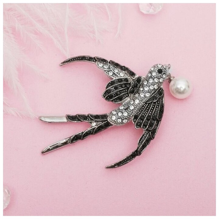 Брошь, эмаль, пластик, стразы