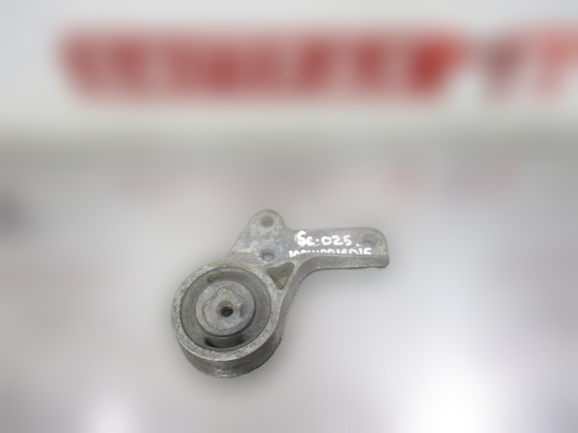 Кронштейн радиатора правый Scania P, R, G