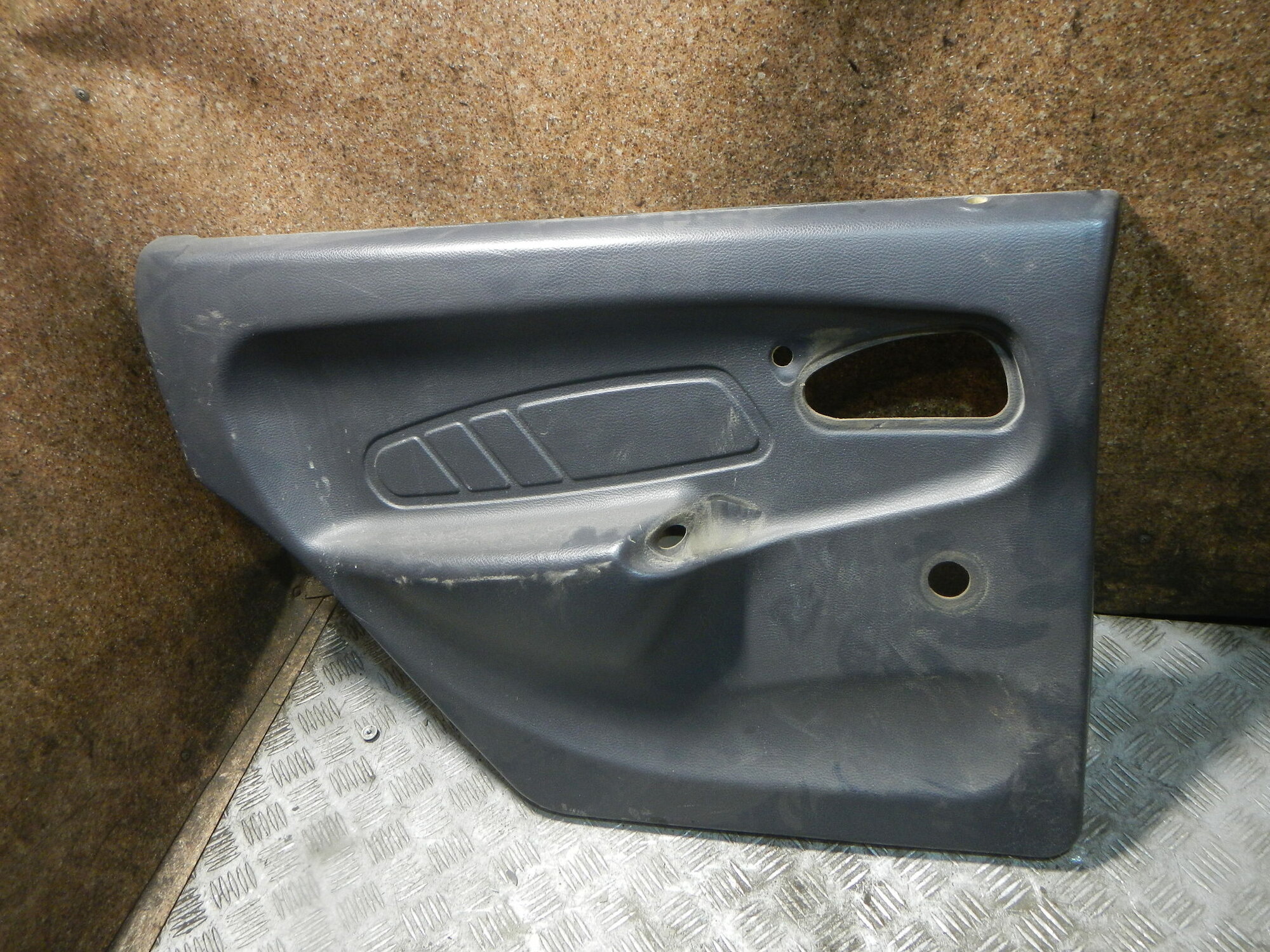 Б/У Обшивка двери задней левой, ВАЗ (VAZ)-2115 ВАЗ 2115 Задир,царапины. 591699 LADA арт. 21146202015