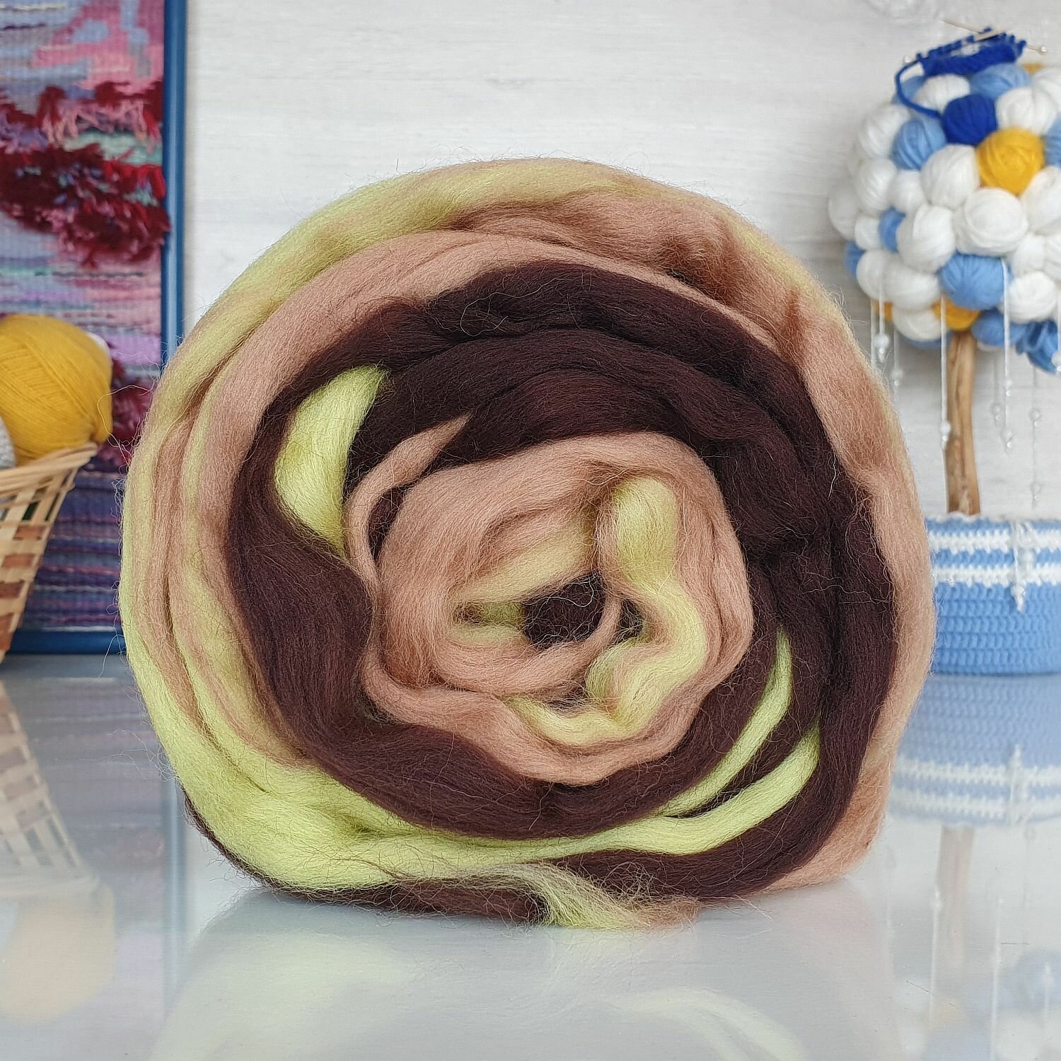 Пряжа шерстяная Полутонкая шерсть (для валяния), липа/шоколад/кофе - 1556, 100% шерсть п/т, 1 моток, 100 г, м.