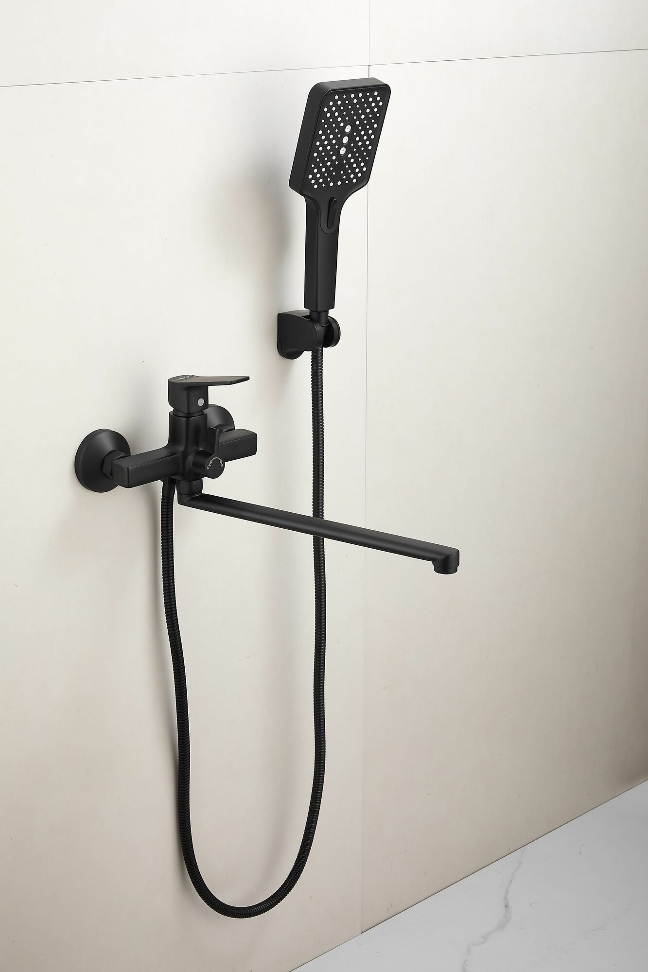 Смеситель для ванны однорычажный с длинным изливом и душем латунный BELZ B22715-7