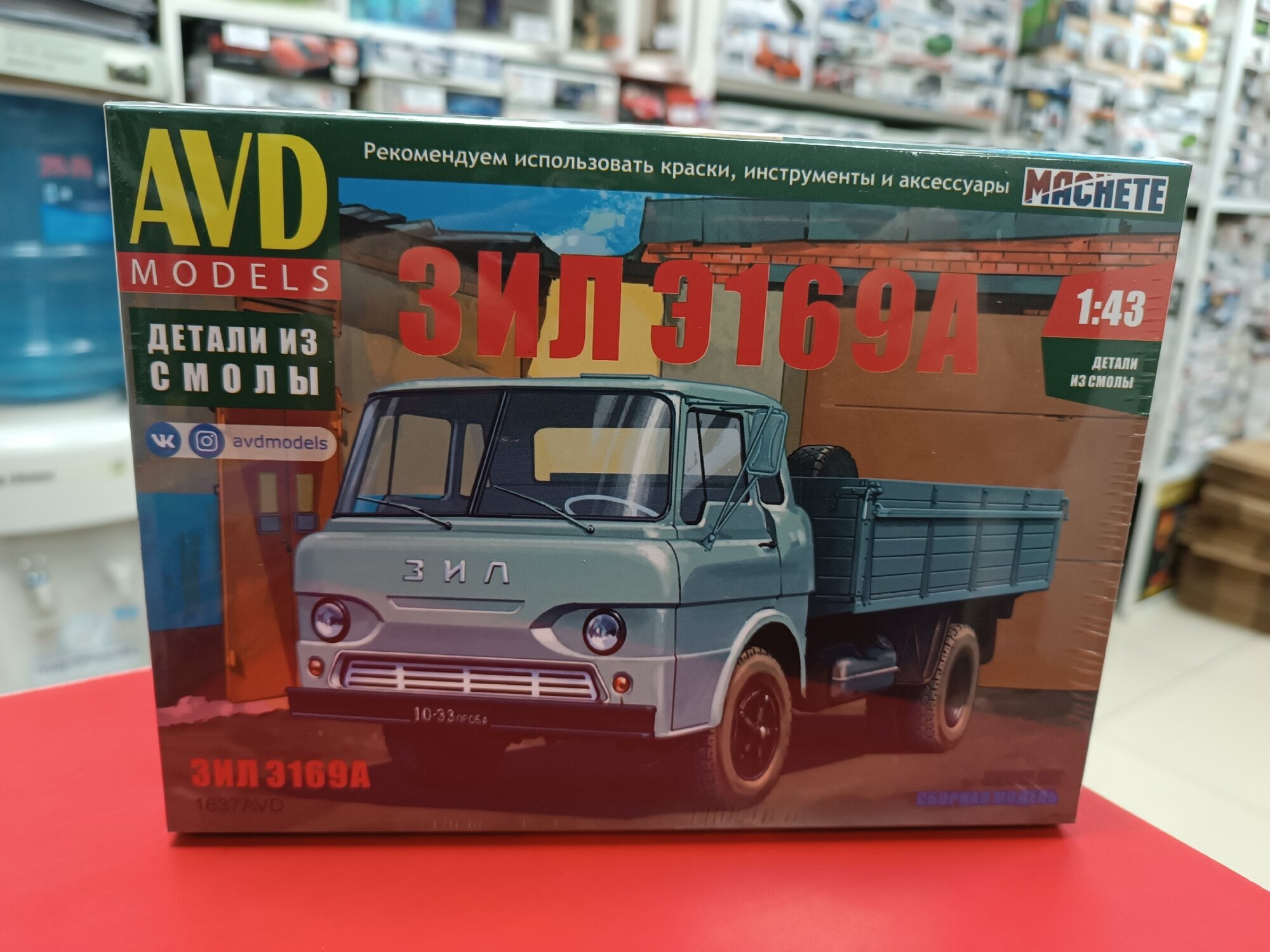 1637AVD ЗИЛ-Э169А от фирмы AVD в масштабе 1:43 Сборная модель Автомобиля
