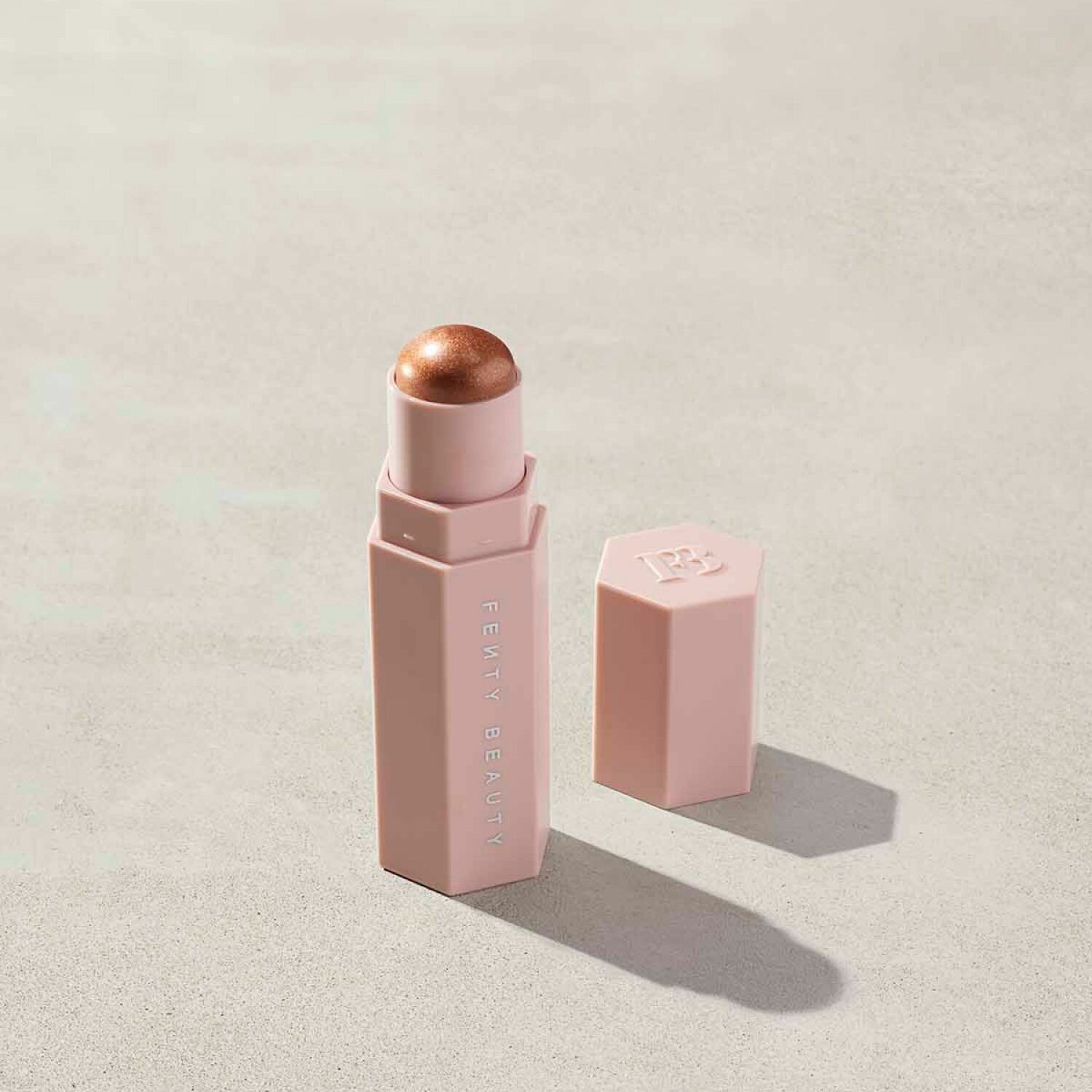 Сияющие румяна-хайлайтер Fenty Beauty MATCH STIX SHIMMER SKINSTICK - TRUFFLE SPARK 08