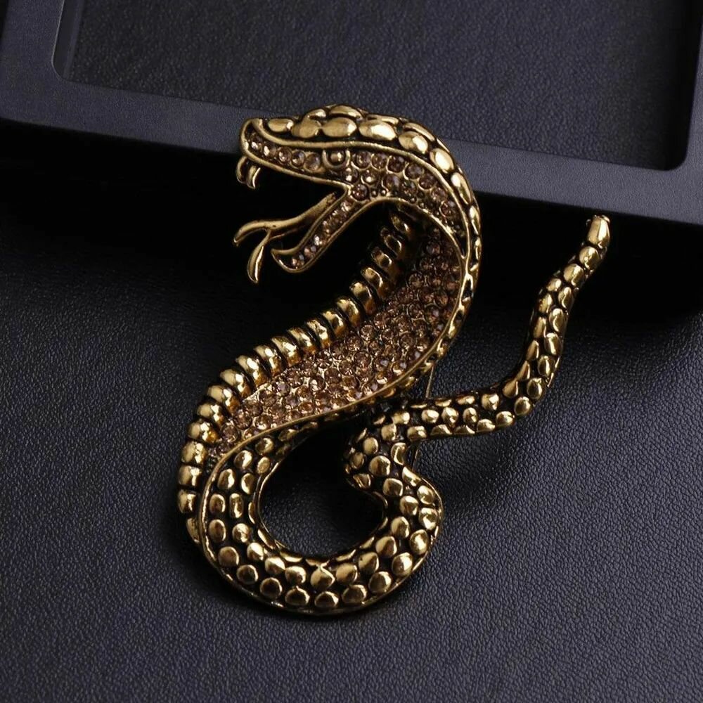 Брошь, стразы