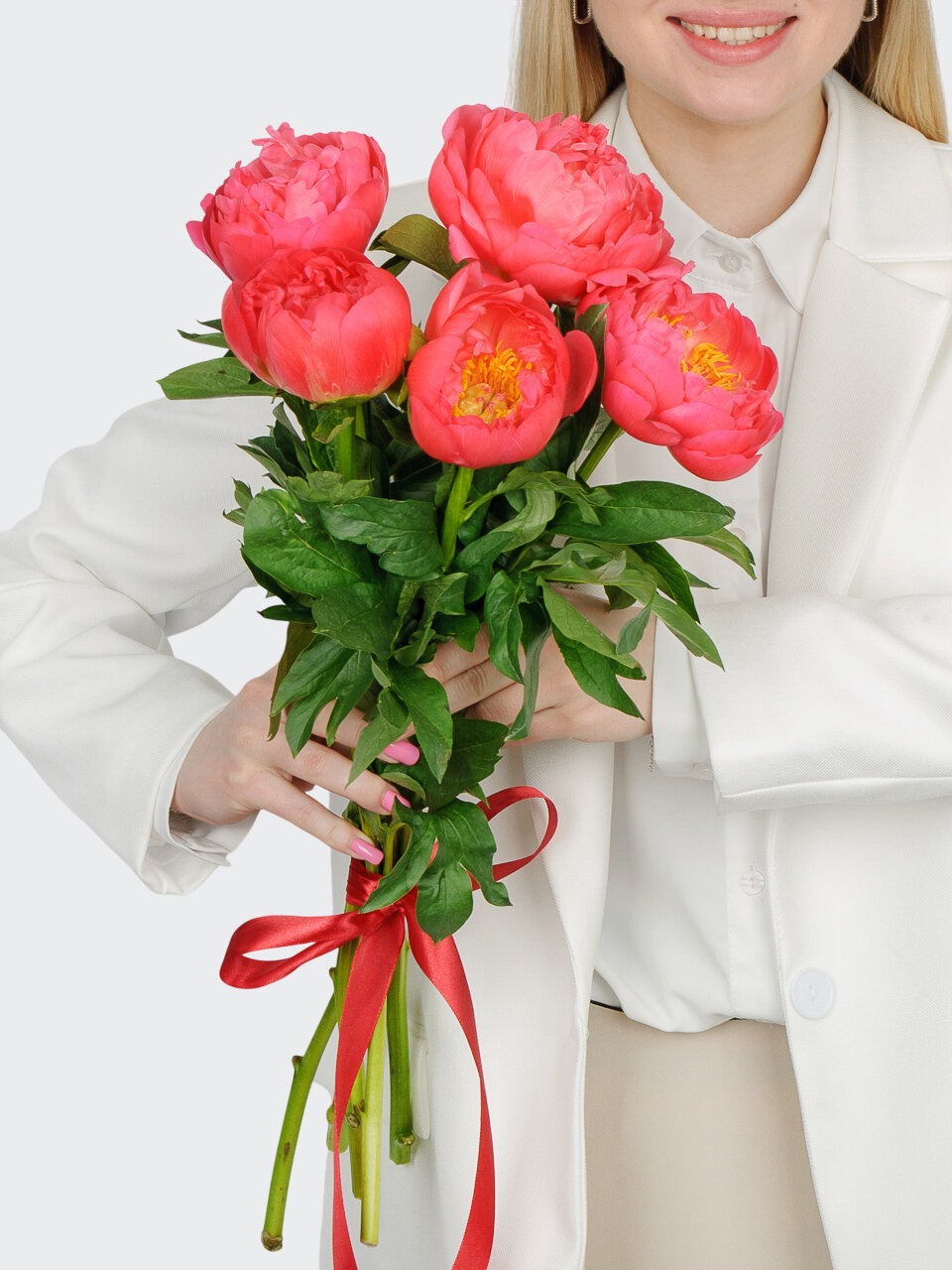 Букет "Розовая нежность", пионы, 5 шт, высота 40 см, оформление под ленту