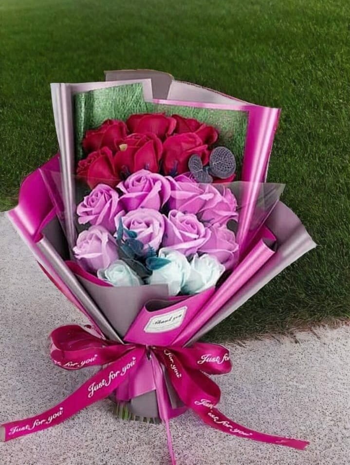 Букет из мыльных роз "Розовый сад", 25-30см, цвет белый/ розовый/ красный, 21 роза